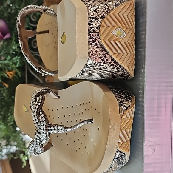Volatile | Shoes | Volatile Bronze Sandals In Sz | Poshmark